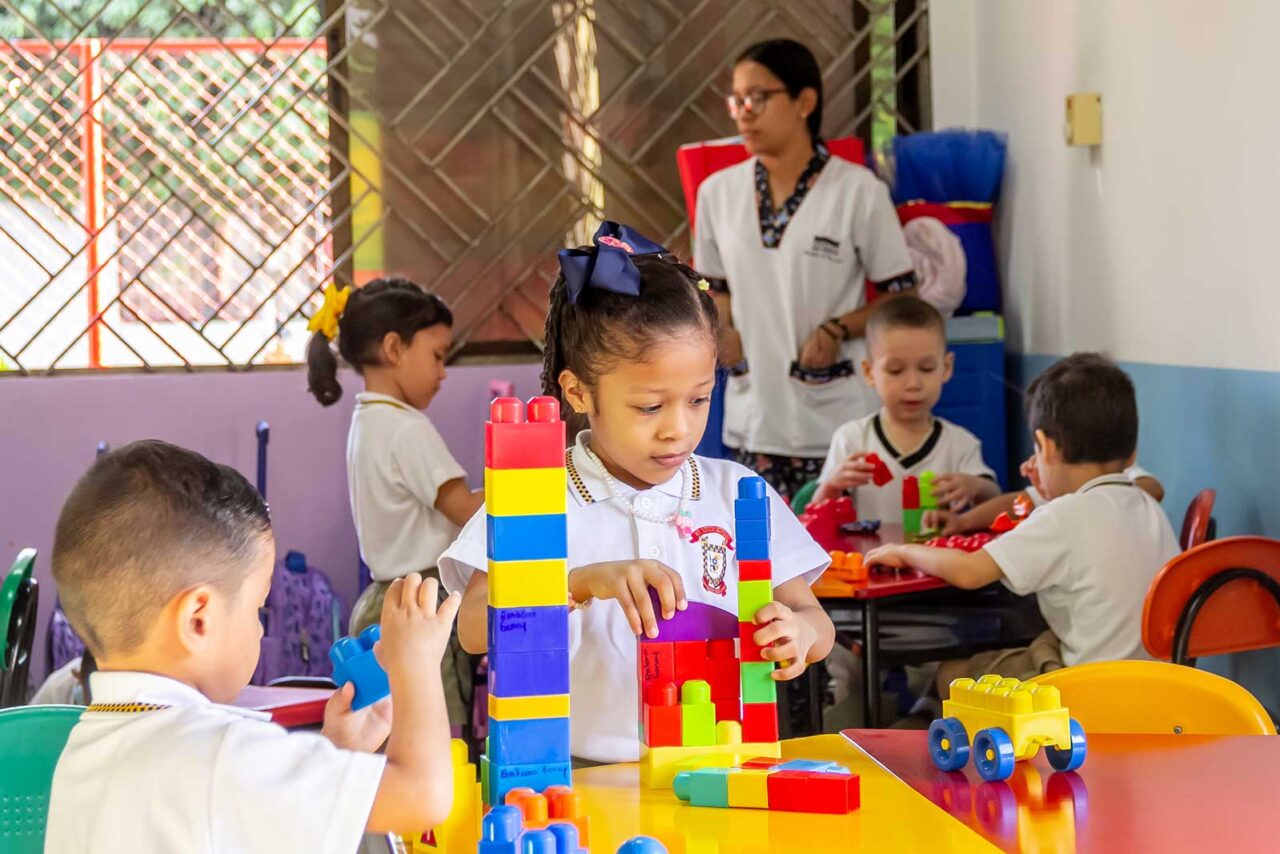 My Little Kingdom | Actuamos con amor, por eso nuestras obras serán grandes